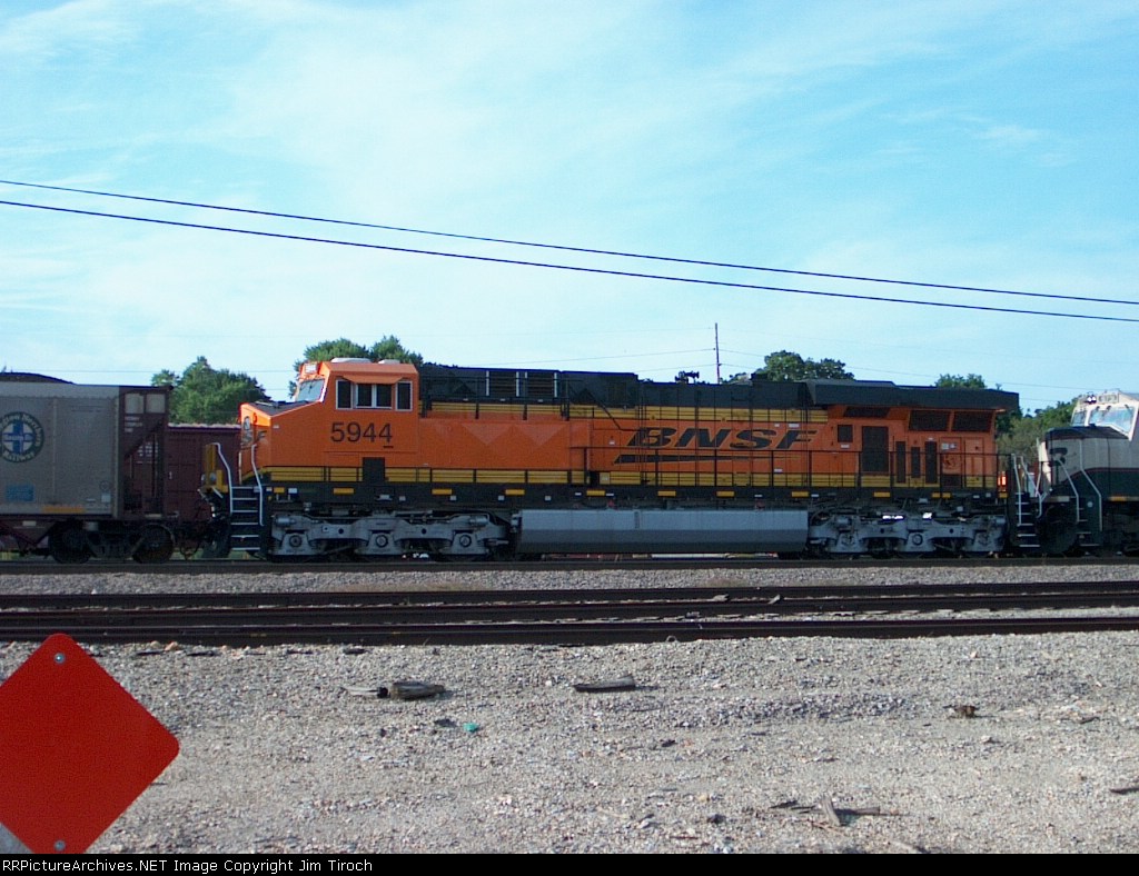 BNSF 5944